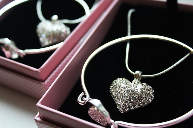 3 Friendship Jewellery Ideas to Gift to Your Best Friend – J.H. Young ...